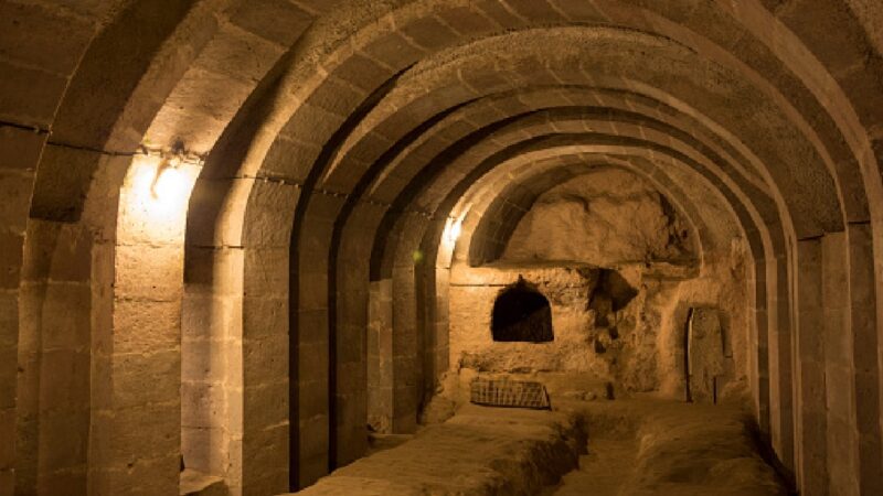 Hombre derriba su pared y encuentra Derinkuyu, una ciudad con más de 2 ...