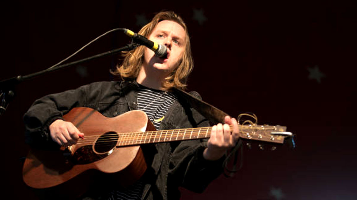 Lewis Capaldi, ¿quién es el músico que tuvo una crisis de Tourette en ...