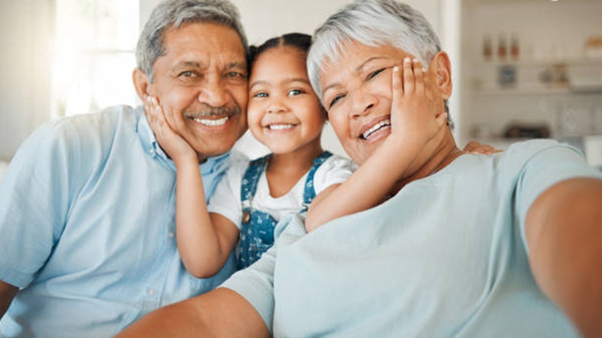 Descarga tus postales para celebrar el día de los abuelos - UnoTV