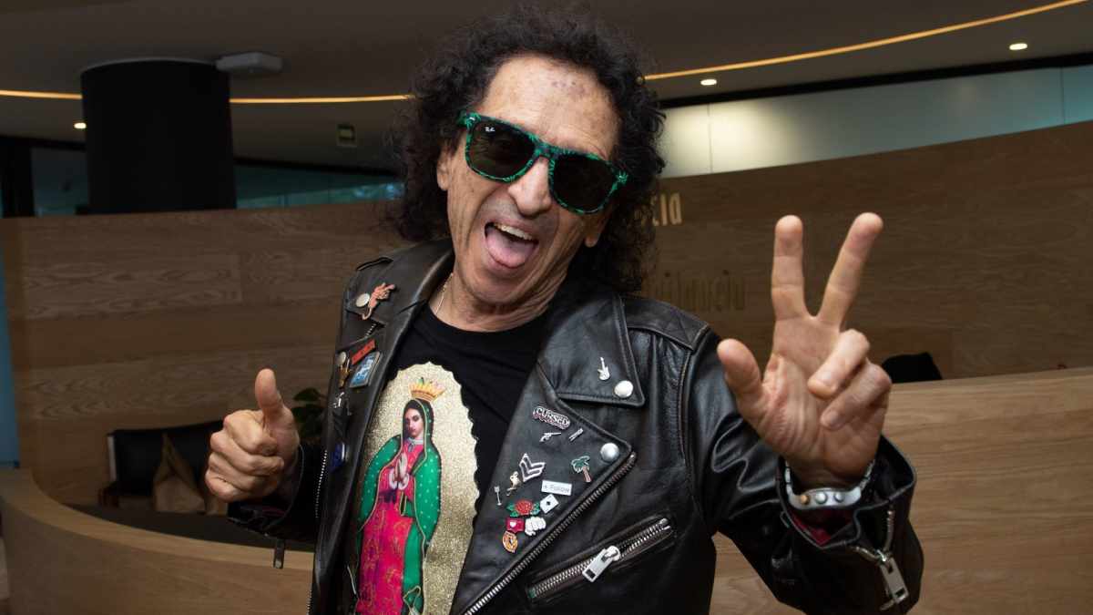 Alex Lora bromea con comparaciones con Peso Pluma: “a ver quién canta ...