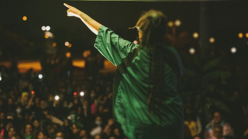 ¿Quién es Azuky, la freestyler que se abre paso entre los grandes de ...