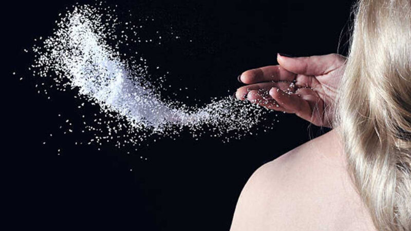 ¿Por qué es de mala suerte tirar sal? - UnoTV