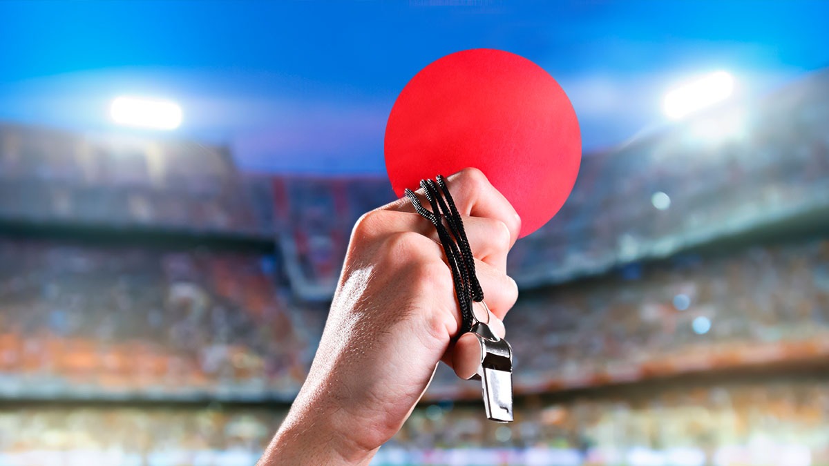 Tarjeta roja redonda, ¿qué es y por qué la usan algunos árbitros? - UnoTV