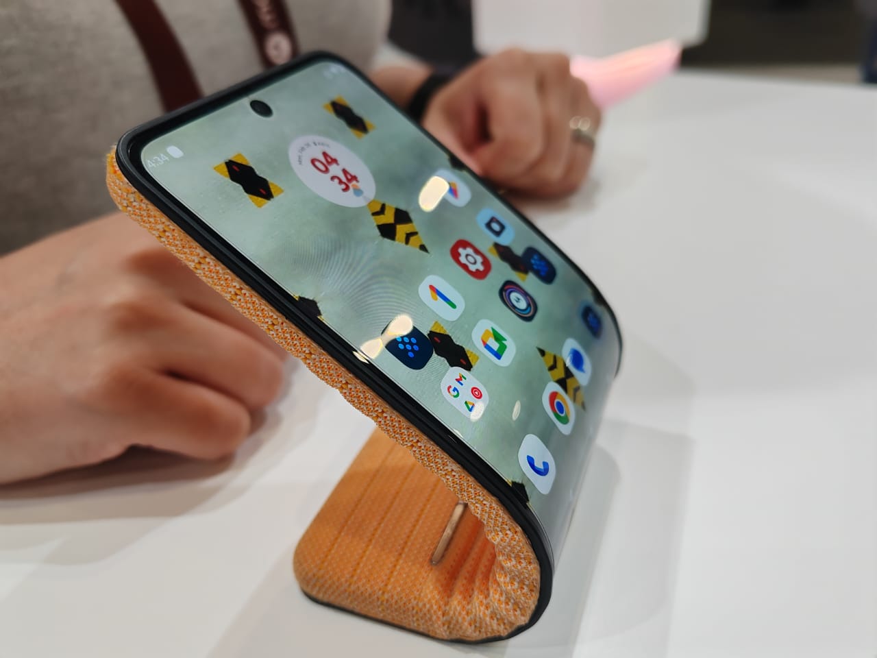 El celular flexible llega al MWC 2024... ¡así se puede doblar! - UnoTV