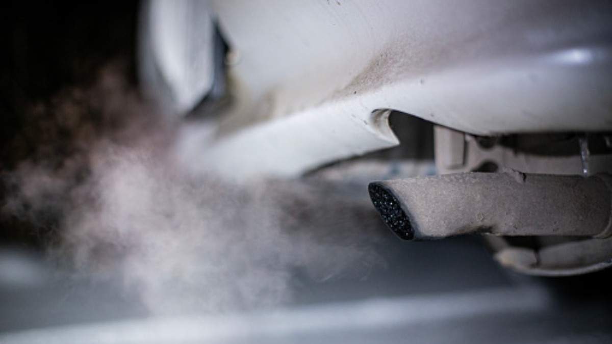 Trucos para que tu coche contamine menos - UnoTV