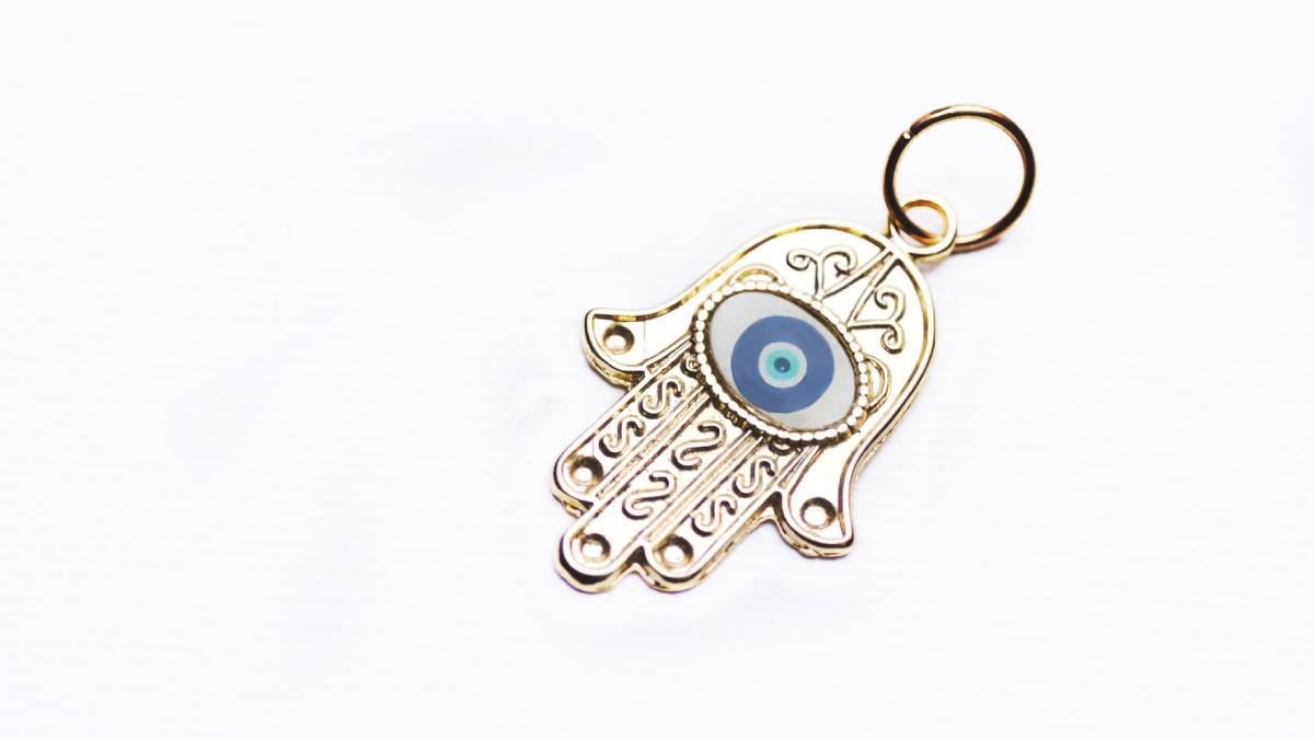 Diferencia entre amuleto y talismán - UnoTV