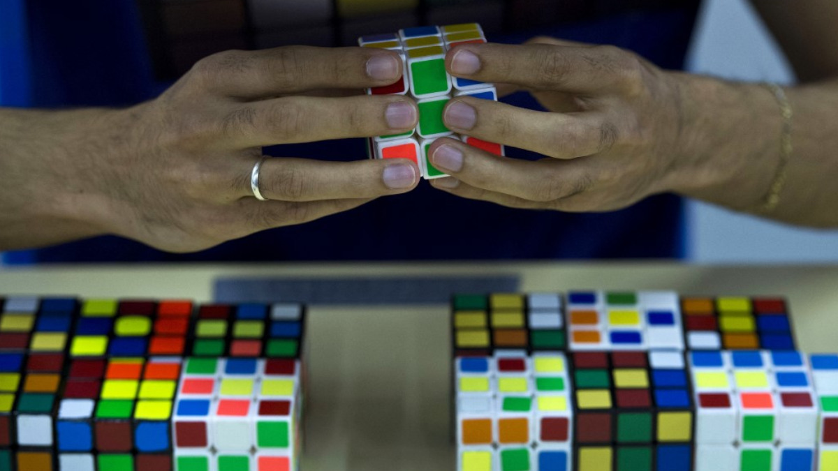 ¿Quién es Erno Rubik, creador del cubo rompecabezas, y cómo surgió la idea? - UnoTV