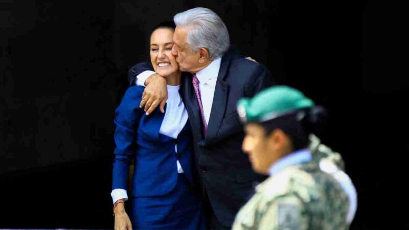 Claudia Sheinbaum y AMLO juntos en Palacio Nacional para primera ...