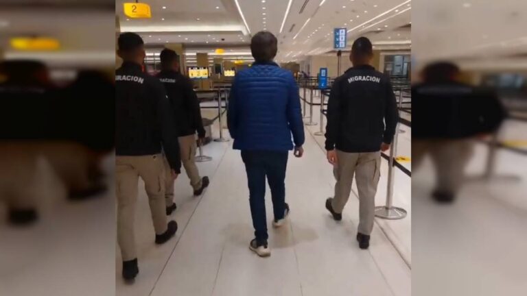 Autoridades De Panamá Regresan A Carlos Ahumada A Paraguay Unotv