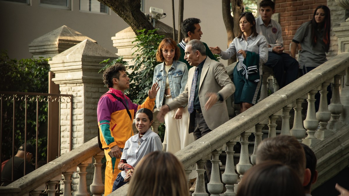 "Profe infiltrado", de qué trata la serie de Natalia Téllez y Memo Villegas