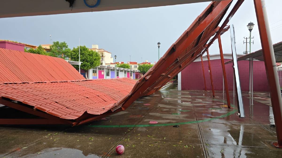 Lluvia deja casas dañadas y un auto flotando en Tecámac; videos - UnoTV