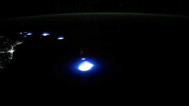 Captan “duende rojo” sobre la Tierra, así es la impactante imagen - UnoTV