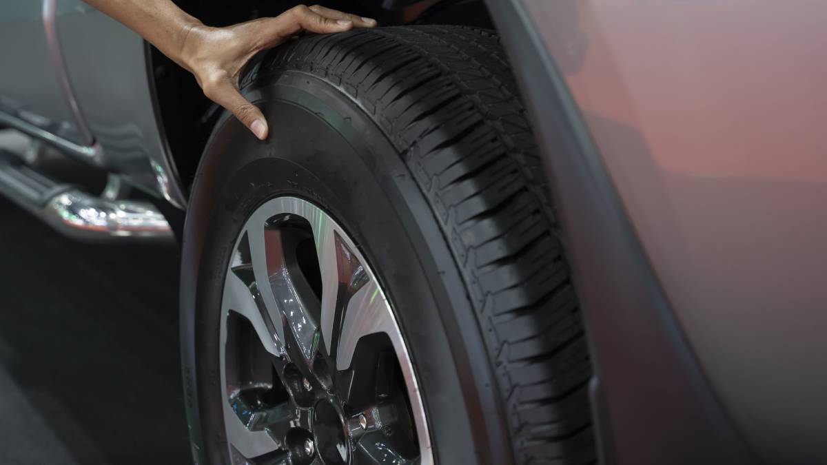 ¿Dónde poner llantas nuevas: adelante o atrás en el auto? - UnoTV