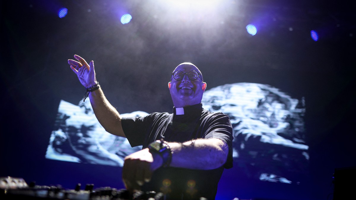 Padre Guilherme: el sacerdote DJ que es el rey de la fiesta - UnoTV