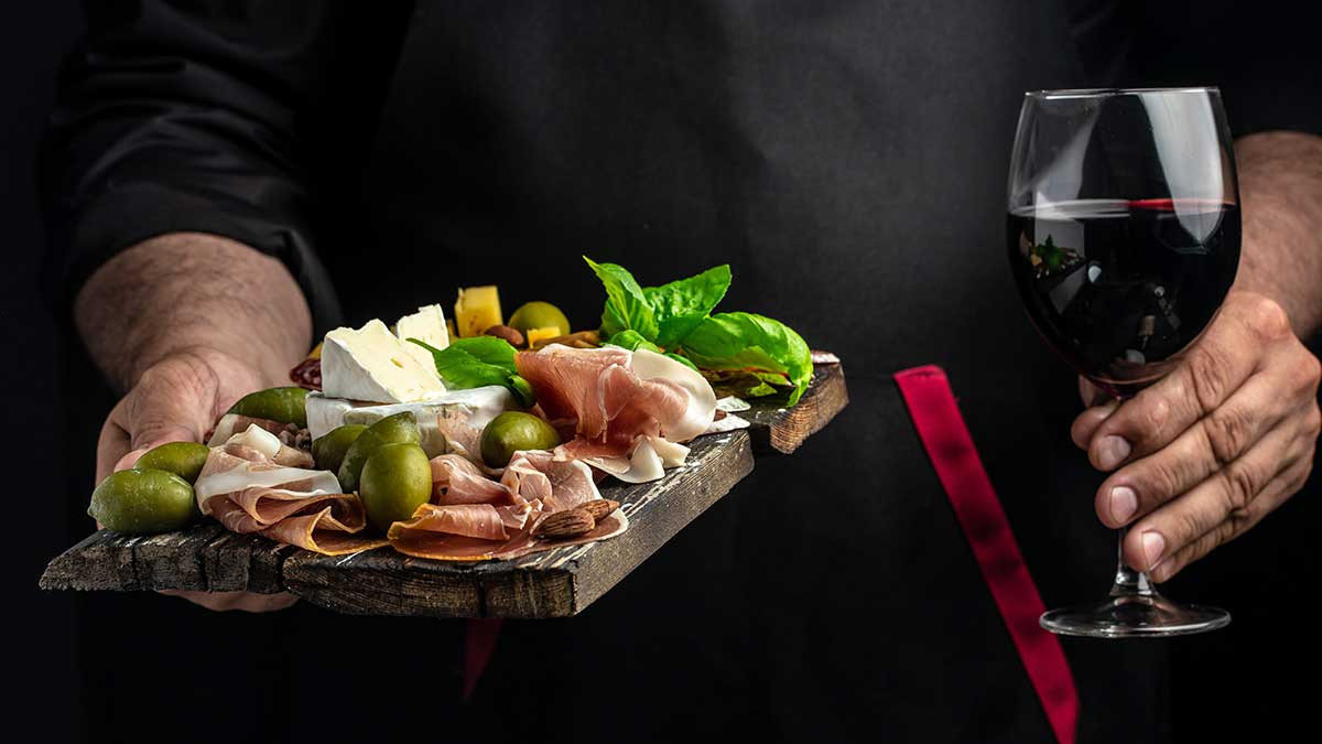 ¿Qué es un aperitivo? Historia y ejemplos de comida y bebida - UnoTV