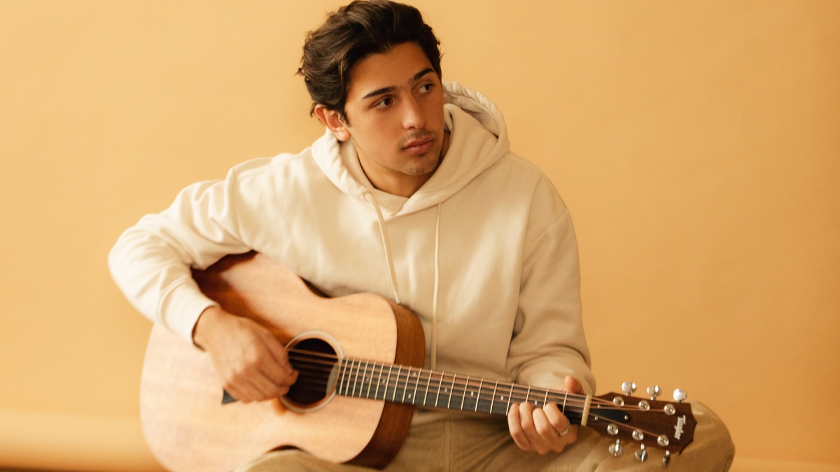 Tony Mils celebra el poder del destino con “Dinosaurios” - UnoTV