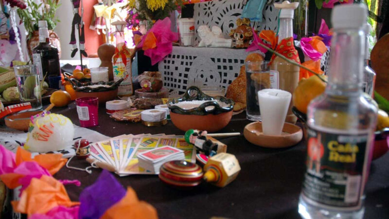 Agua y sal, ¿por qué son indispensables en tu ofrenda del día de ...