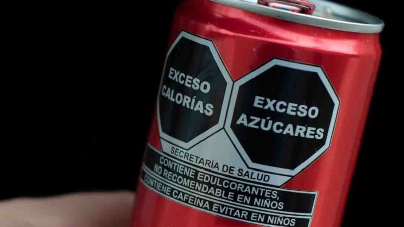 Significado de las etiquetas de alimentos: exceso de calorías, azúcares ...