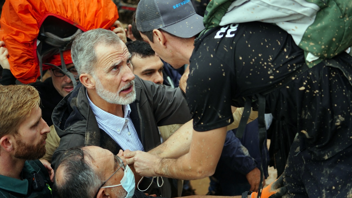 5 momentos clave del tenso encuentro entre los reyes de España y los damnificados de la DANA en ...