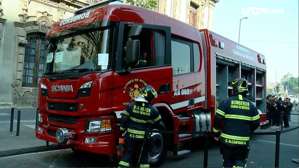 Bomberos de CDMX estrenan vehículos con alta tecnología - UnoTV