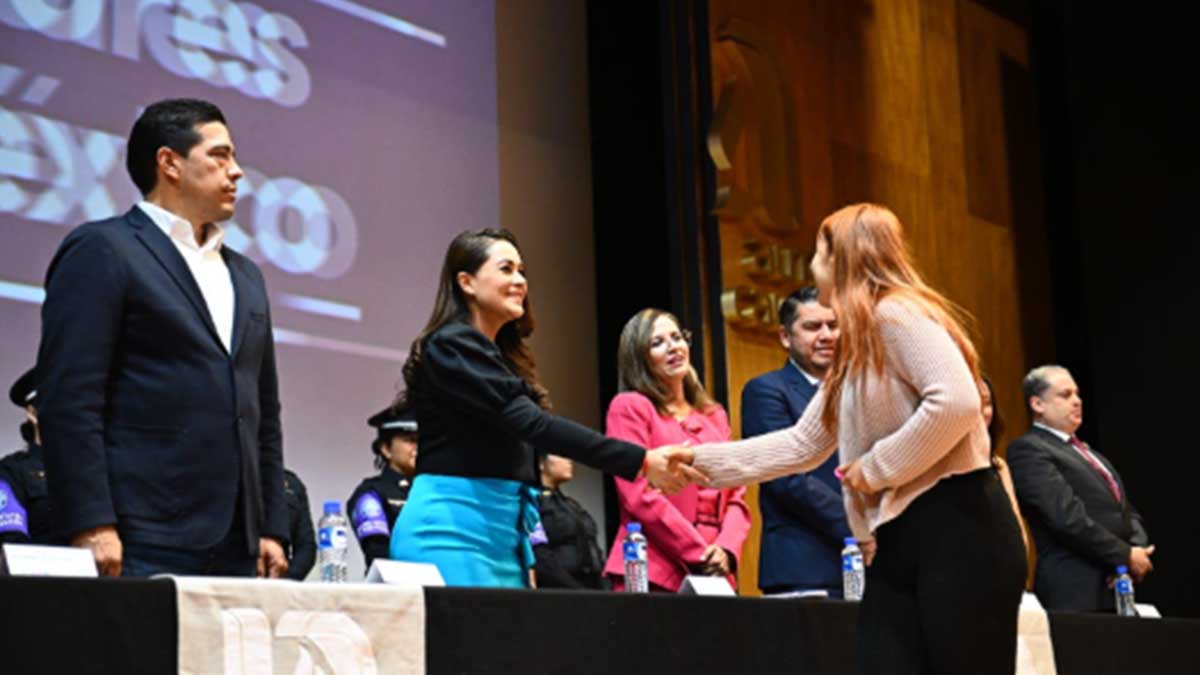Arranca Tere Jiménez programa “Alerta Rosa” con la entrega de alarmas ...