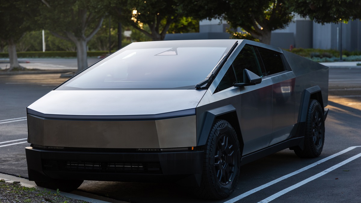 Conductor de Cybertruck provoca choque múltiple al intentar huir de la ...