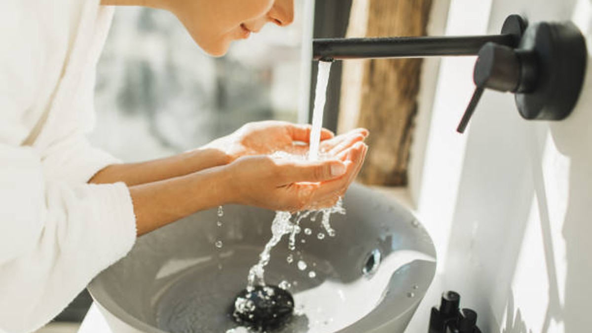 ¿Qué beneficios tiene lavarse la cara con sal en las mañanas? - UnoTV