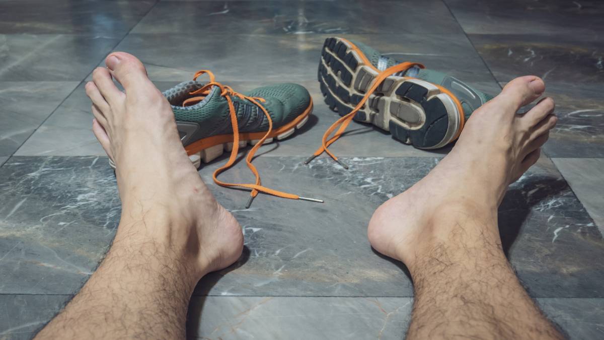 Formas de eliminar el mal olor en los tenis - UnoTV