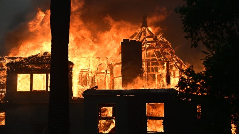Incendios En Los Ángeles Dejan 5 Muertos Y Miles De Evacuados Unotv