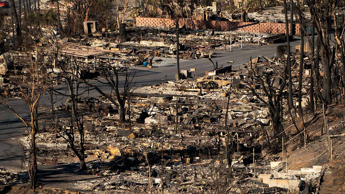 Los Ángeles en peligro de nuevos incendios por fuertes vientos - UnoTV