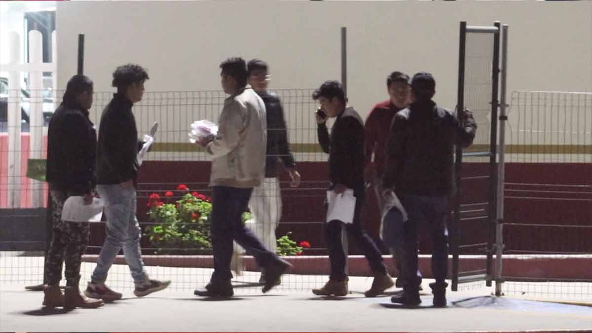 Frontera de Tijuana sigue recibiendo migrantes deportados - UnoTV