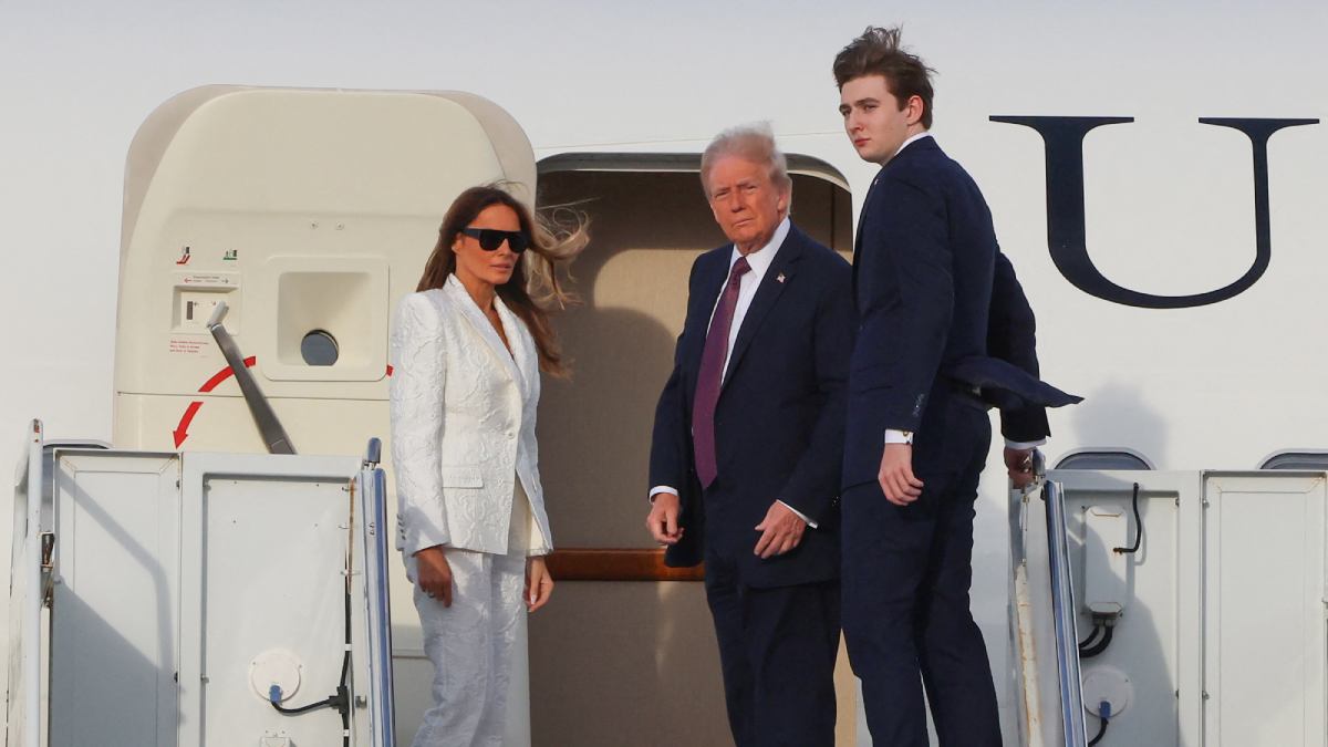 Ya va en camino: Trump, Melania y su hijo vuelan rumbo a Washington - UnoTV