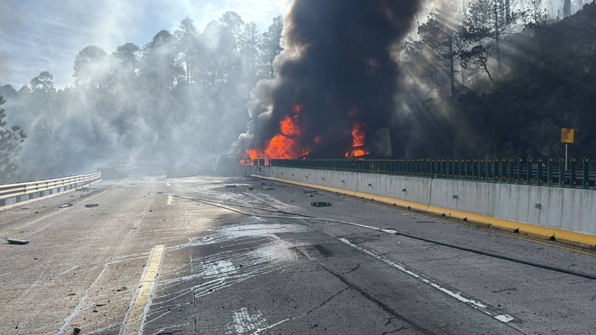 Caos en la México-Puebla por choque e incendio; hay cierre en ambos sentidos - UnoTV