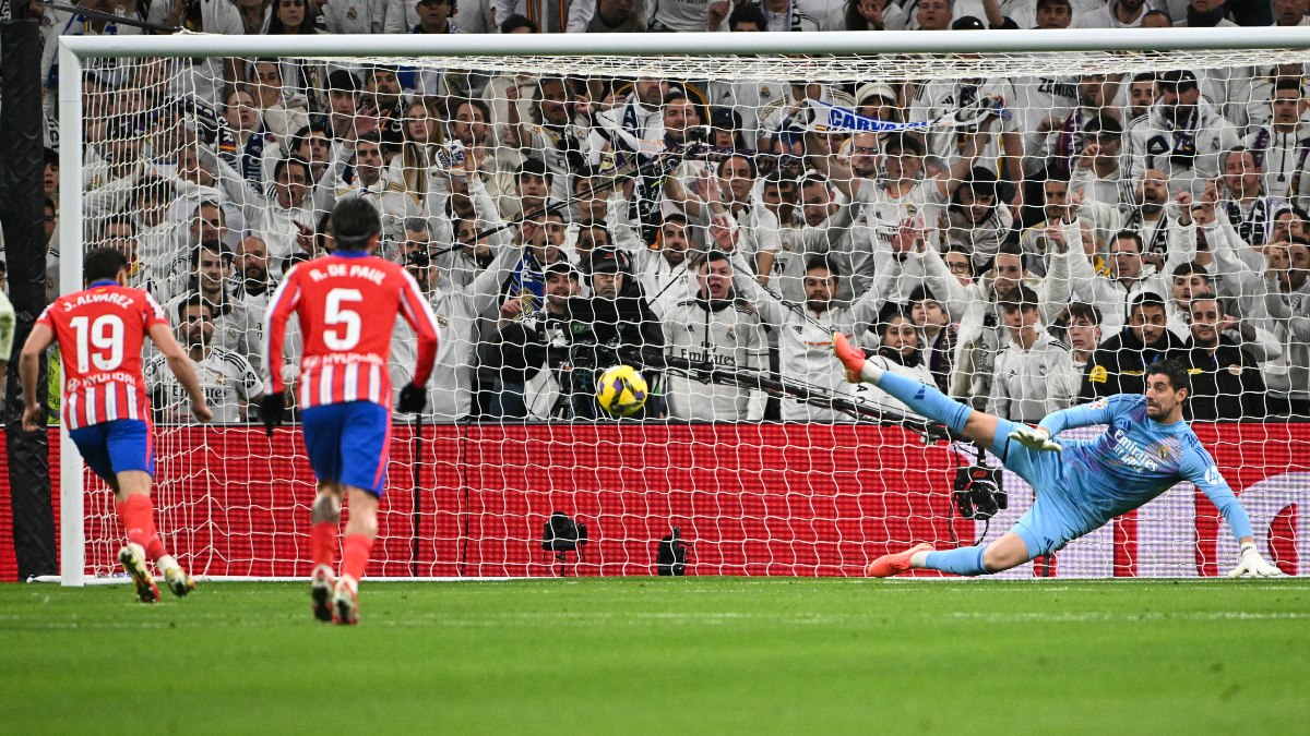 Gol de Julián Álvarez a lo panenka a Courtois en el empate del Derbi de Madrid - UnoTV
