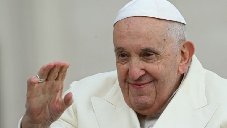 A pesar de estar en tratamiento, el Papa Francisco envía mensaje desde el hospital- UnoTV