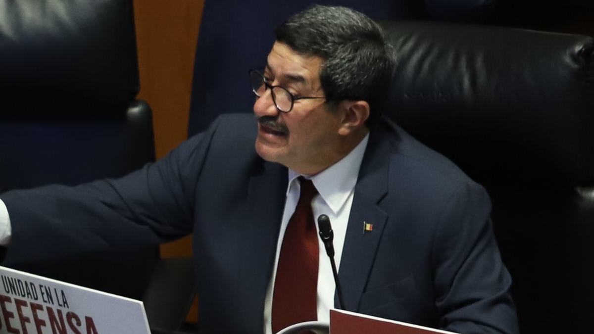 Empresario confronta al exgobernador Javier Corral en Aeropuerto de ...