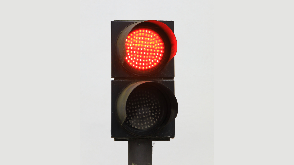 Semáforo con luces roja y ámbar parpadeando: ¿Qué significa?- UnoTV