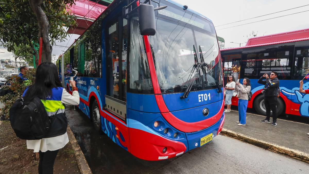 Quito avanza hacia una ciudad sostenible con buses chinos- UnoTV