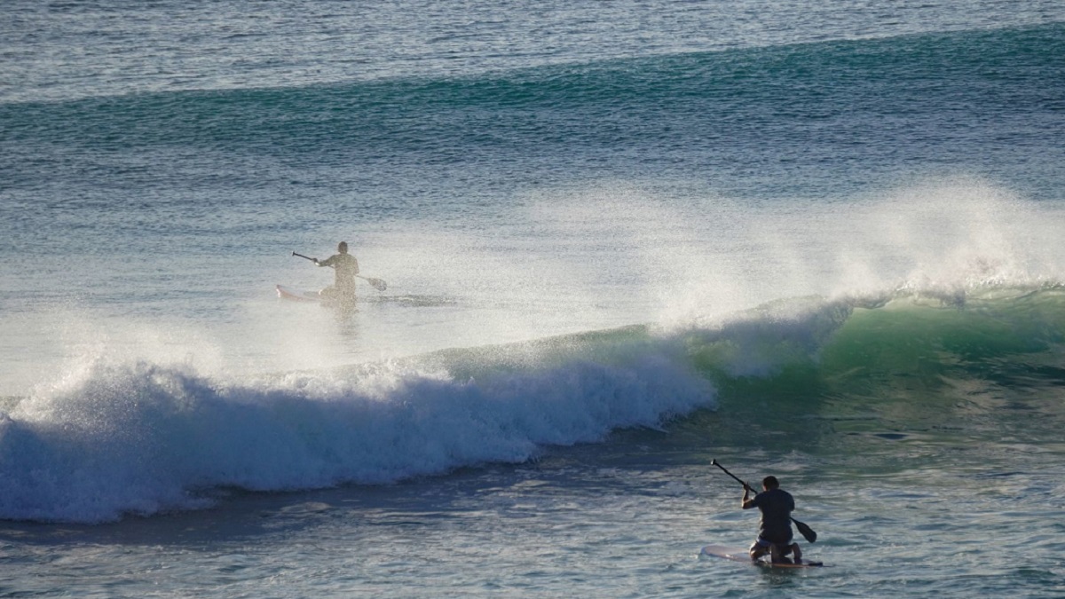 Olas de 2 a 3 metros azotan las playas de Acapulco por mar de fondo ...