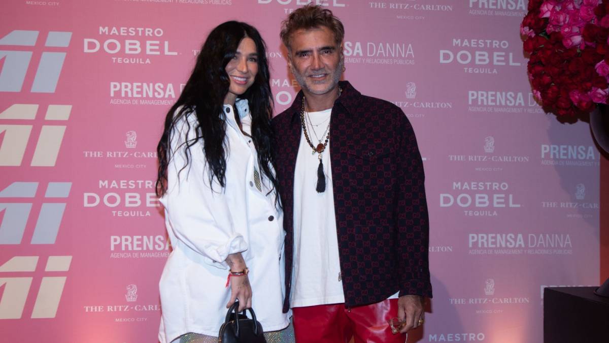 Así es la Casa Rosa de Alejandro Fernández y Karla Laveaga: arte ...