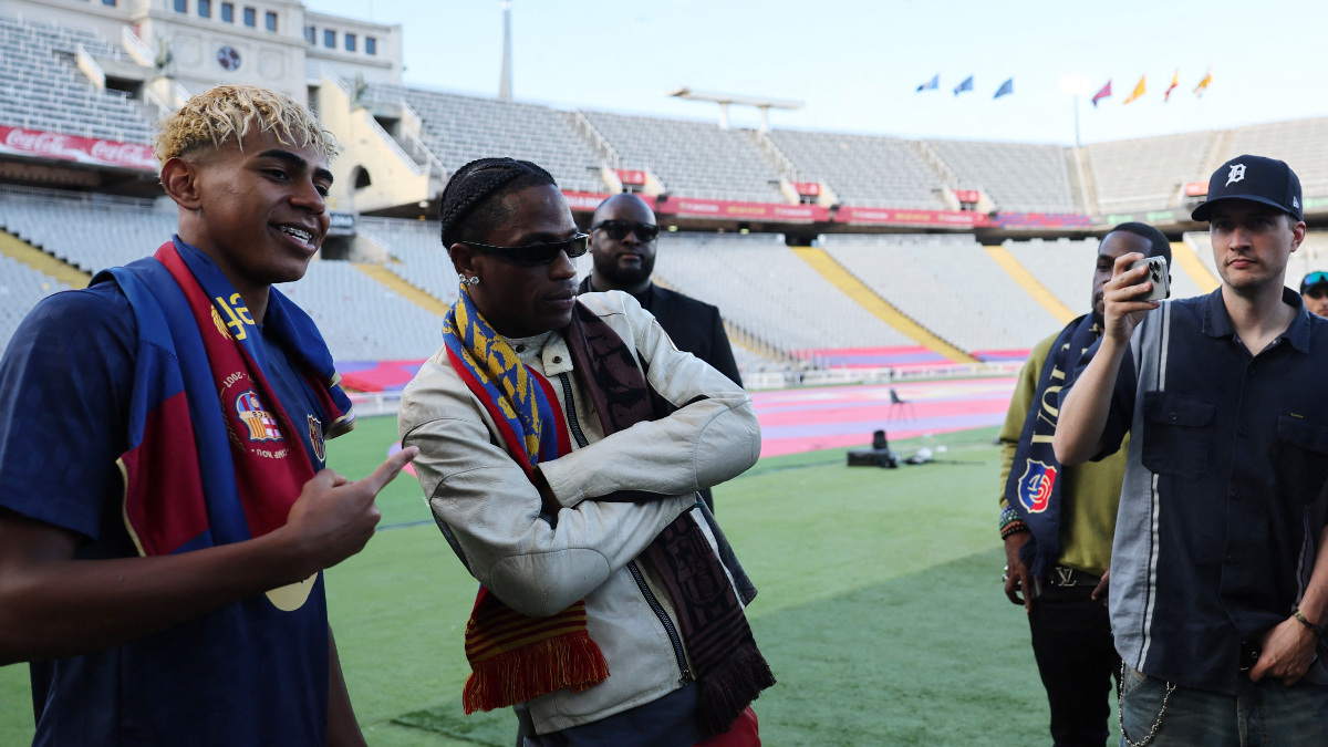 Travis Scott celebra el triunfo del Barcelona en el "clásico" con su ...