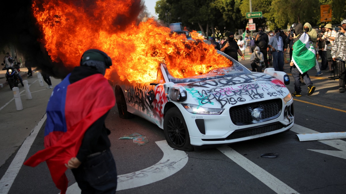 Escala violencia en protestas por redadas en Estados Unidos tras ...