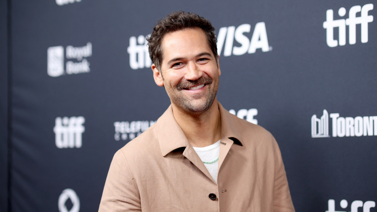 Manuel García-Rulfo habla de los desafíos de "Jurassic World Renace"