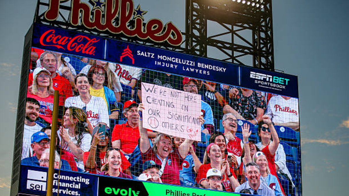 ¡Andy Byron se vuelve meme! Replican "Coldplay Cam" en estadios - UnoTV