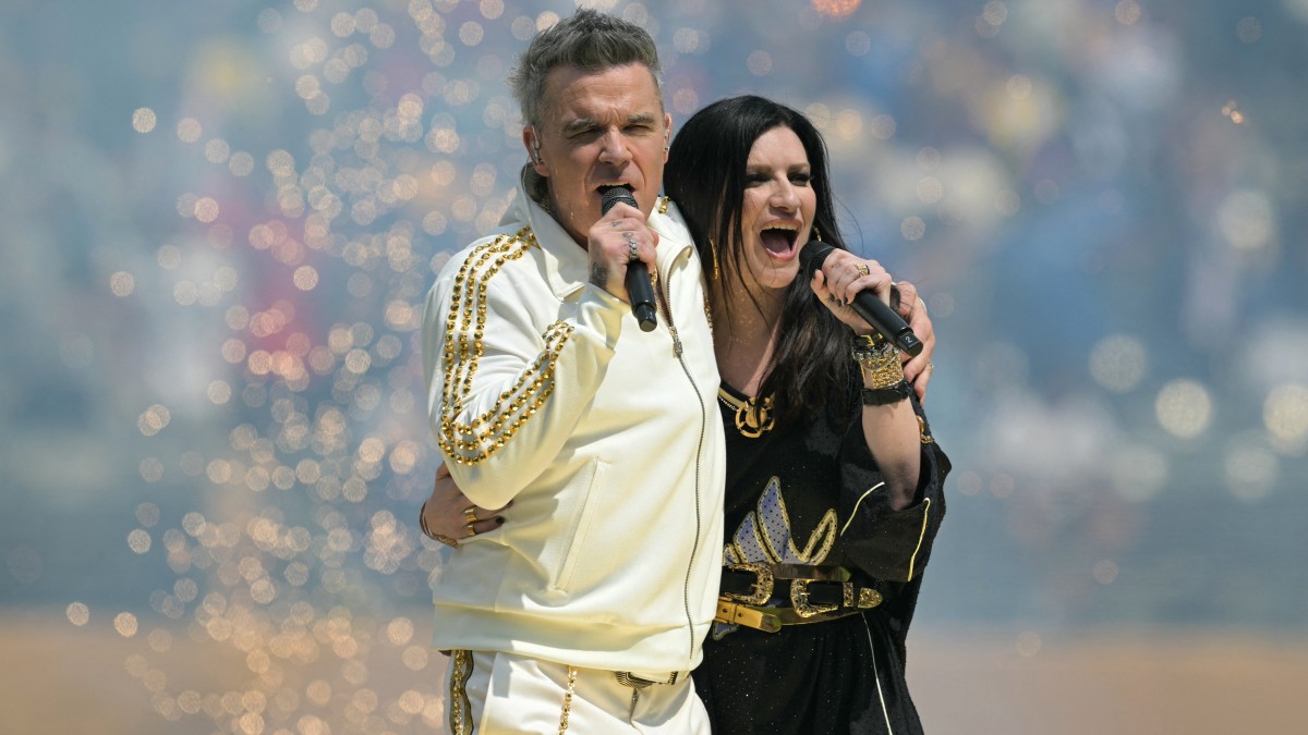 Robbie Williams y Laura Pausini abren el telón en la final del Mundial ...