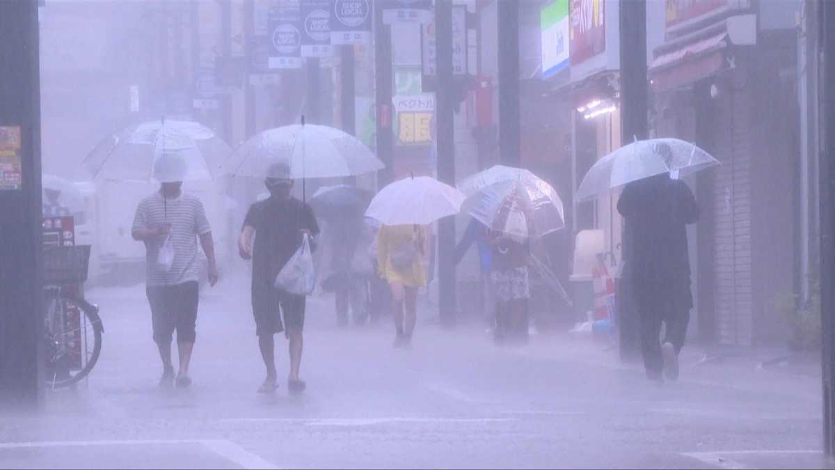 Sirenas suenan en Tokio ante intensas lluvias e inundaciones: videos ... Sirenas suenan en Tokio ante intensas lluvias e inundaciones: videos ...