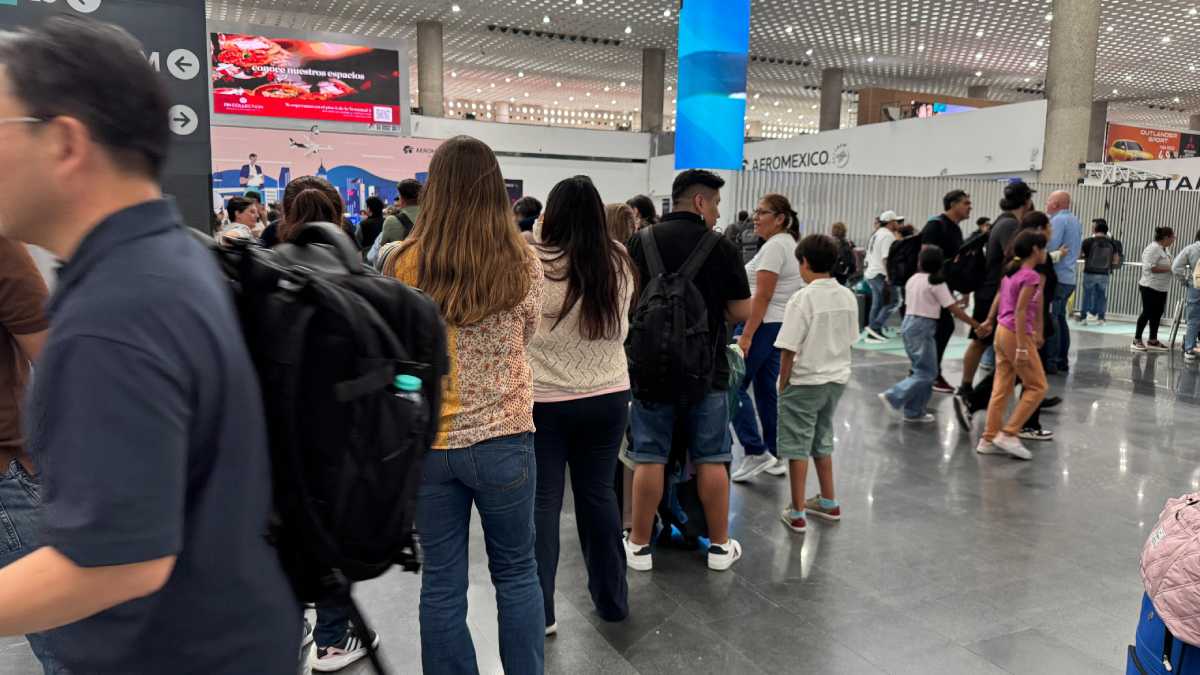 Cerca de 15 mil pasajeros varados en AICM por cancelación de vuelos - UnoTV