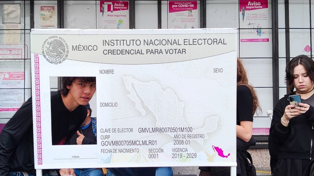 INE aprueba nuevo modelo de credencial para votar - UnoTV