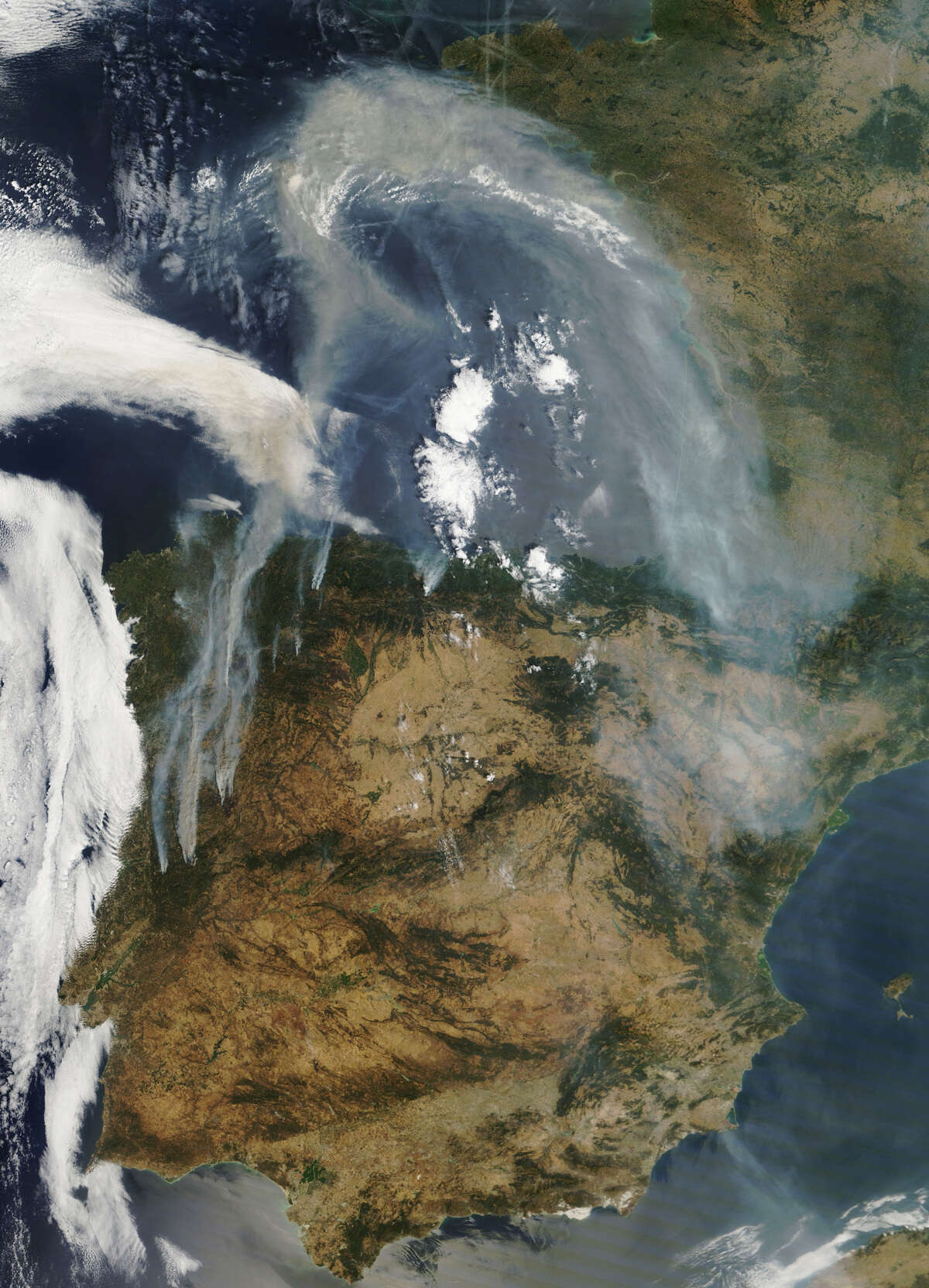 Revelan cómo se ven los incendios de España y Portugal desde el espacio - UnoTV