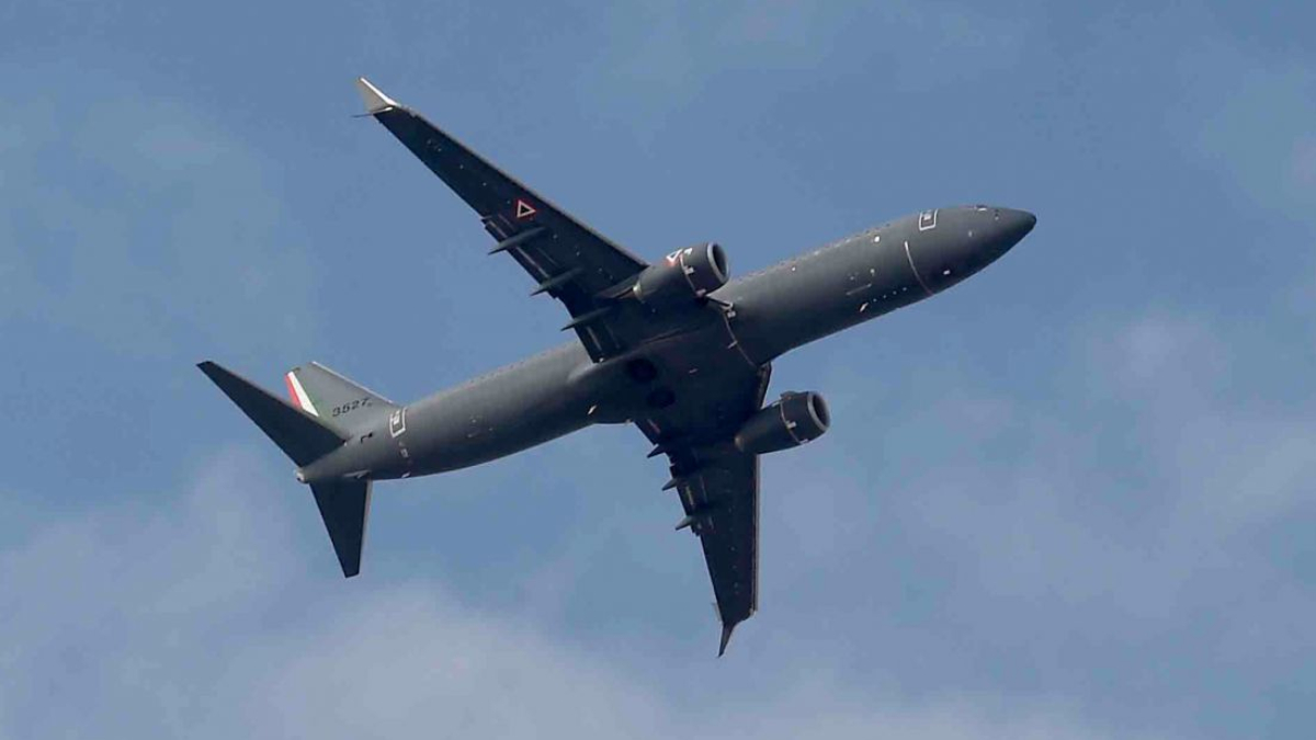 Avión de la Fuerza Aérea sufre falla y aterriza de emergencia junto al AIFA - UnoTV